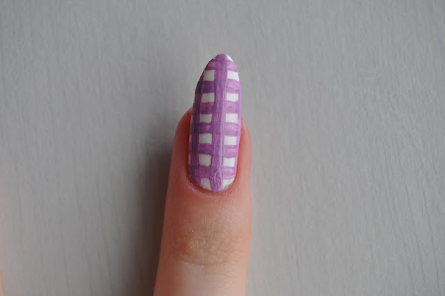 Gingham nail art and tutorial | Abbienail
