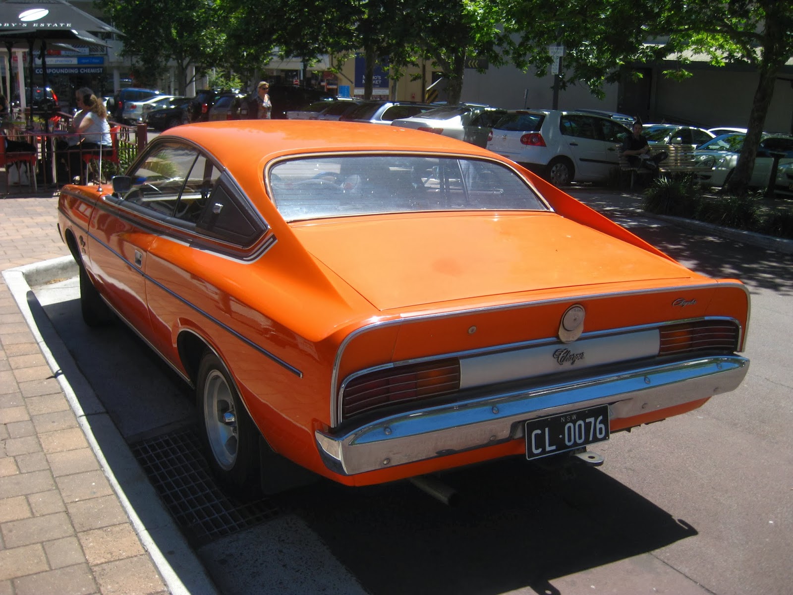Aussie Old Parked Cars: 1976 Chrysler CL Valiant Charger 770