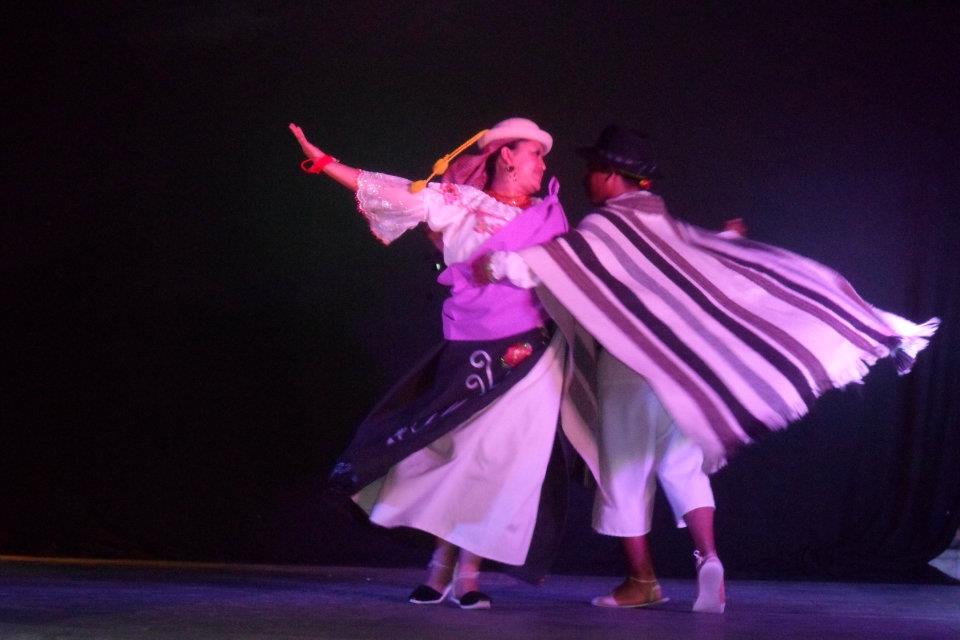 Ballet Folklórico Mashikuna Shungumanta: junio 2012