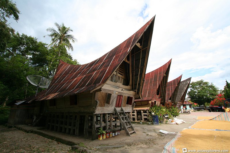 Wisata Budaya Sumatera Utara : DESA TOMOK ( PINTU TIMUR, SURGA SAMOSIR )