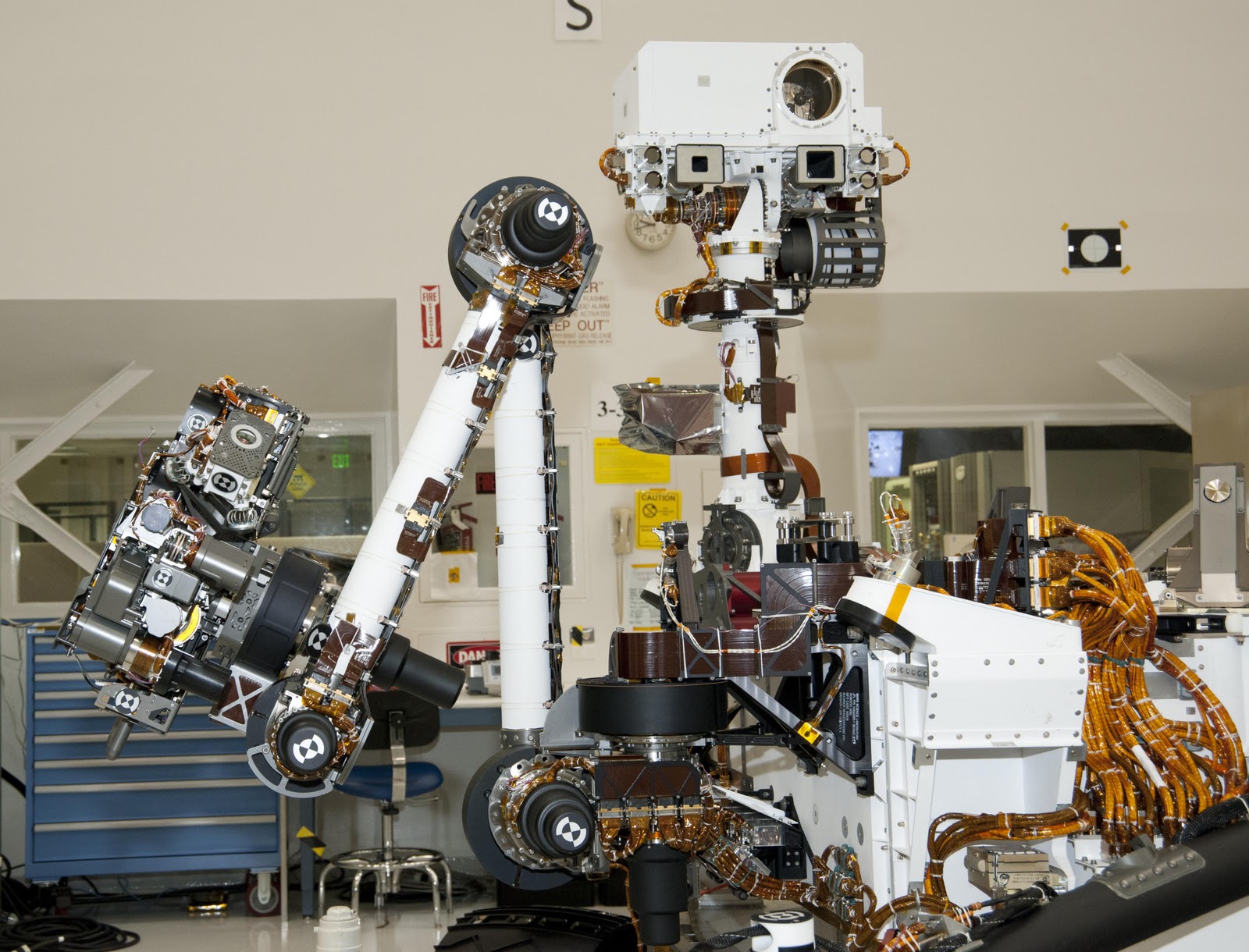 Suburban spaceman: NASA JPL Mars Rover Curiousity nears completion