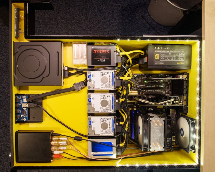 Um PC numa gaveta | Aberto até de Madrugada