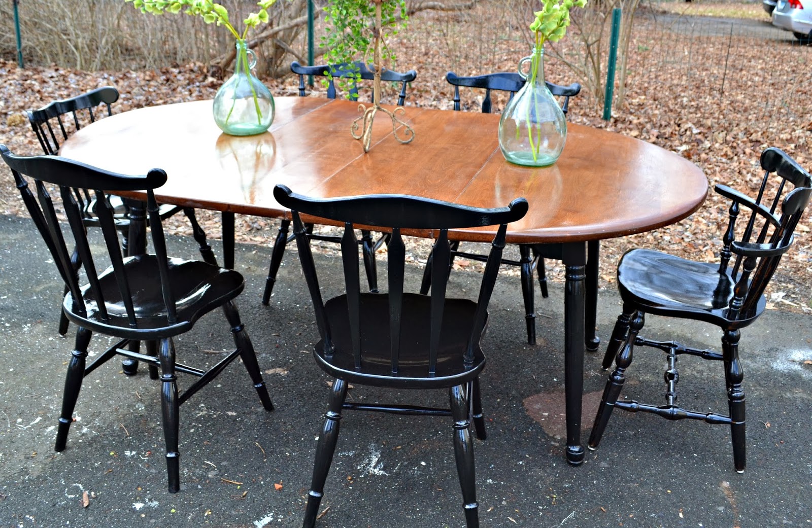 Heir and Space: A Classic Cushman Dining Set