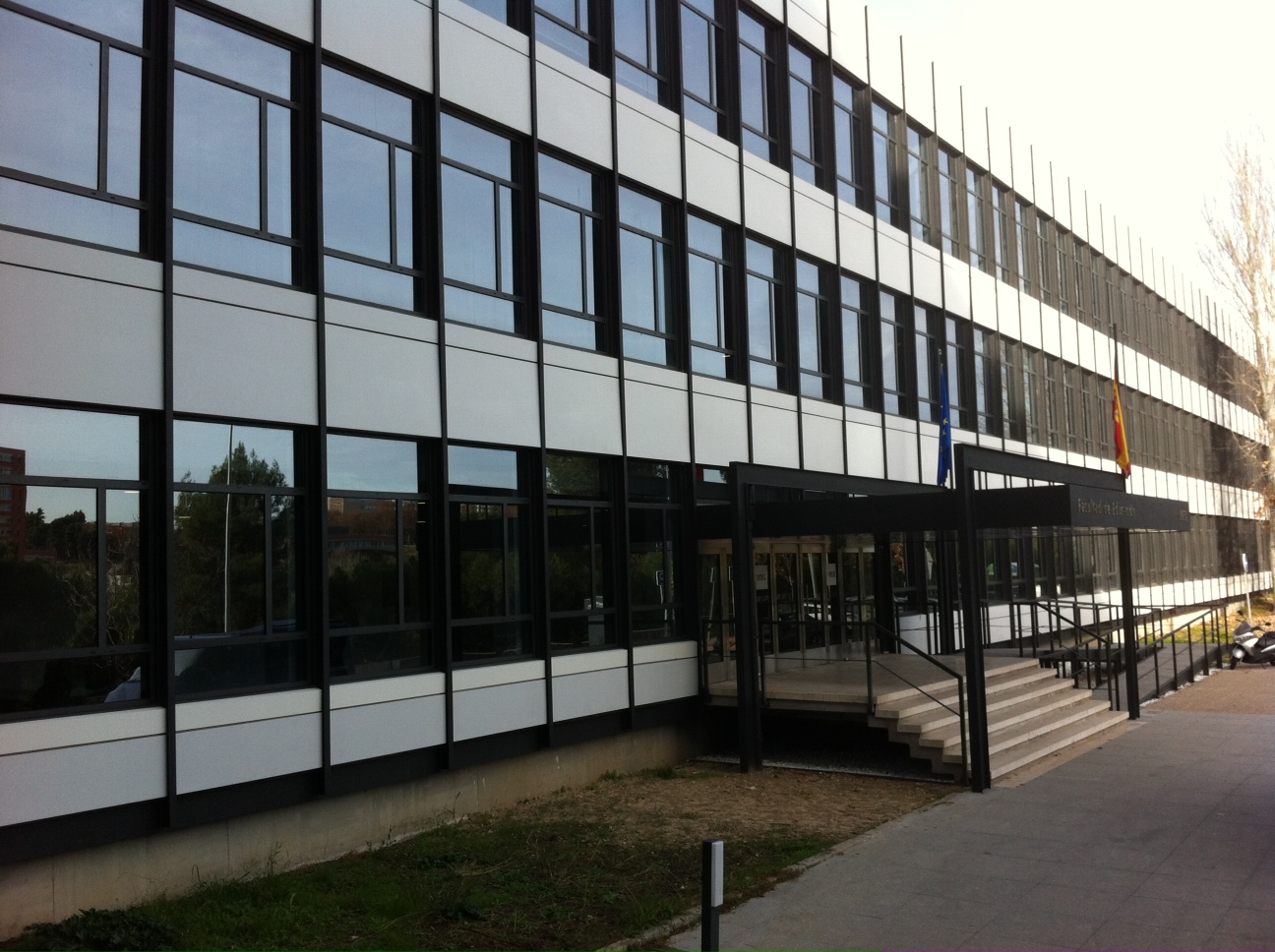 García Aretio: El nuevo edificio de la Facultad Educación - (UNED)