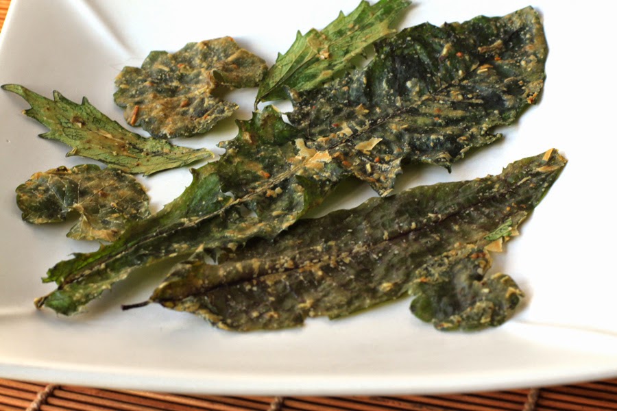 Cardamom: Crunchy & healthy snacks with wild leaves