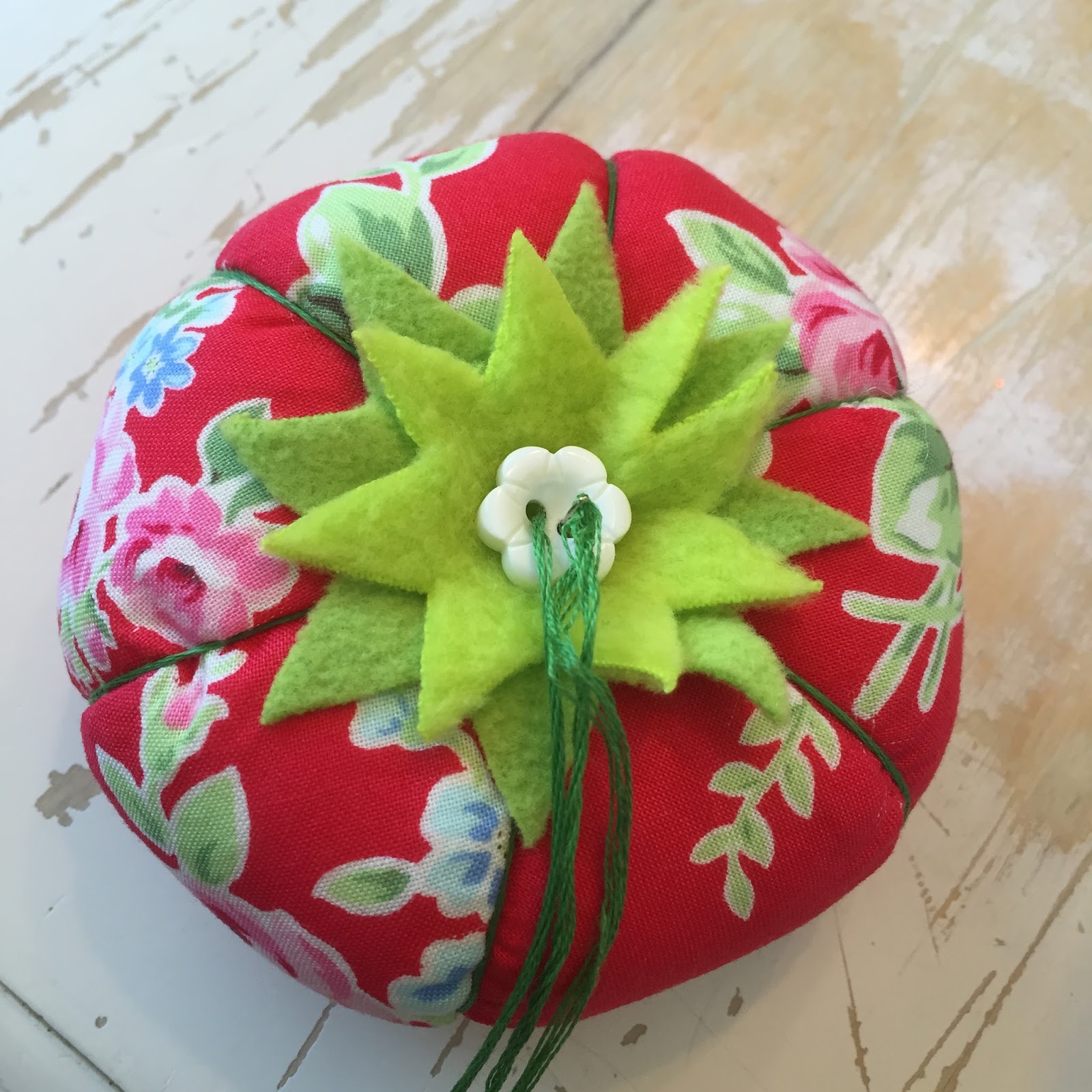 BumbleDo: Tomato Pin Cushion Pattern and Free Printable