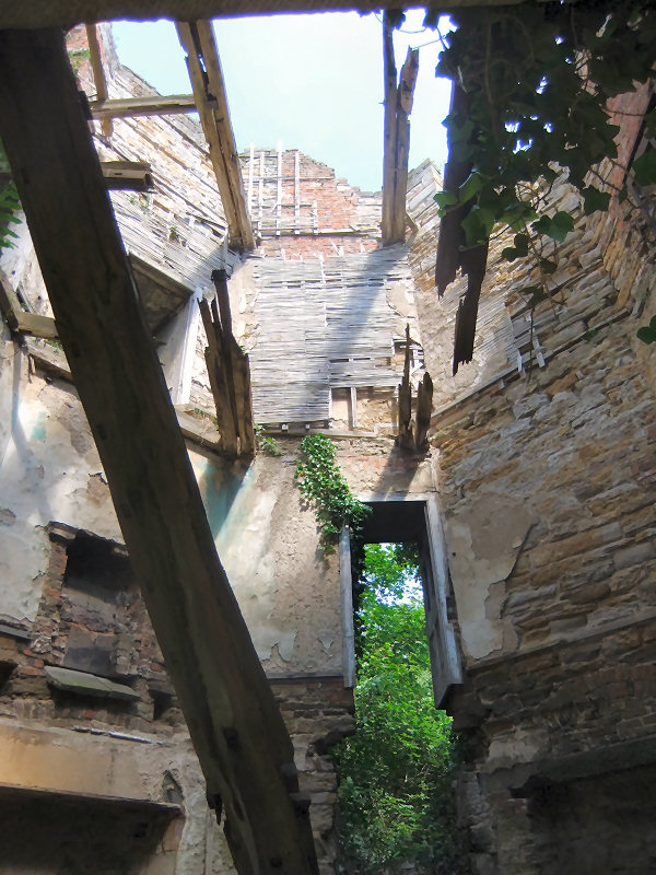 Photographs Of Newcastle: Ravensworth Castle