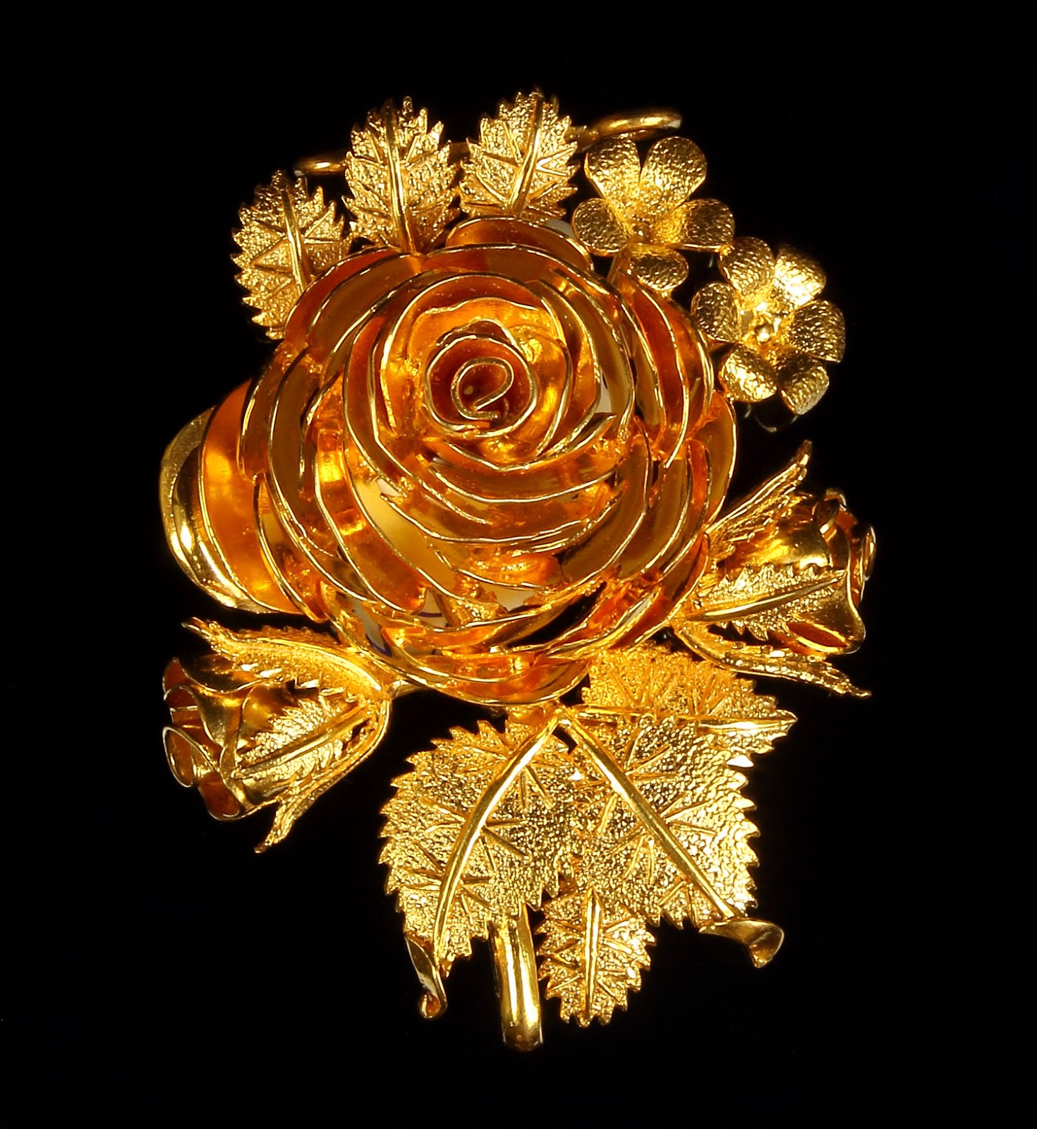 GOLD JEWELLERY: Gold's Many Jewelry Applications