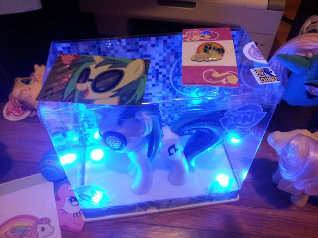 Equestria Daily - MLP Stuff!: MLP Fair 2013 - Vinyl Scratch Comic Con ...