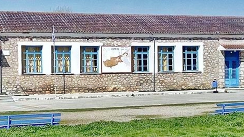 KARDITSAS.BLOG: ΑΓΙΟΣ ΘΕΟΔΩΡΟΣ ΚΑΡΔΙΤΣΑΣ: Η ΚΥΠΡΙΑΚΗ ΣΗΜΑΙΑ ΣΤΟΝ ΤΟΙΧΟ ...