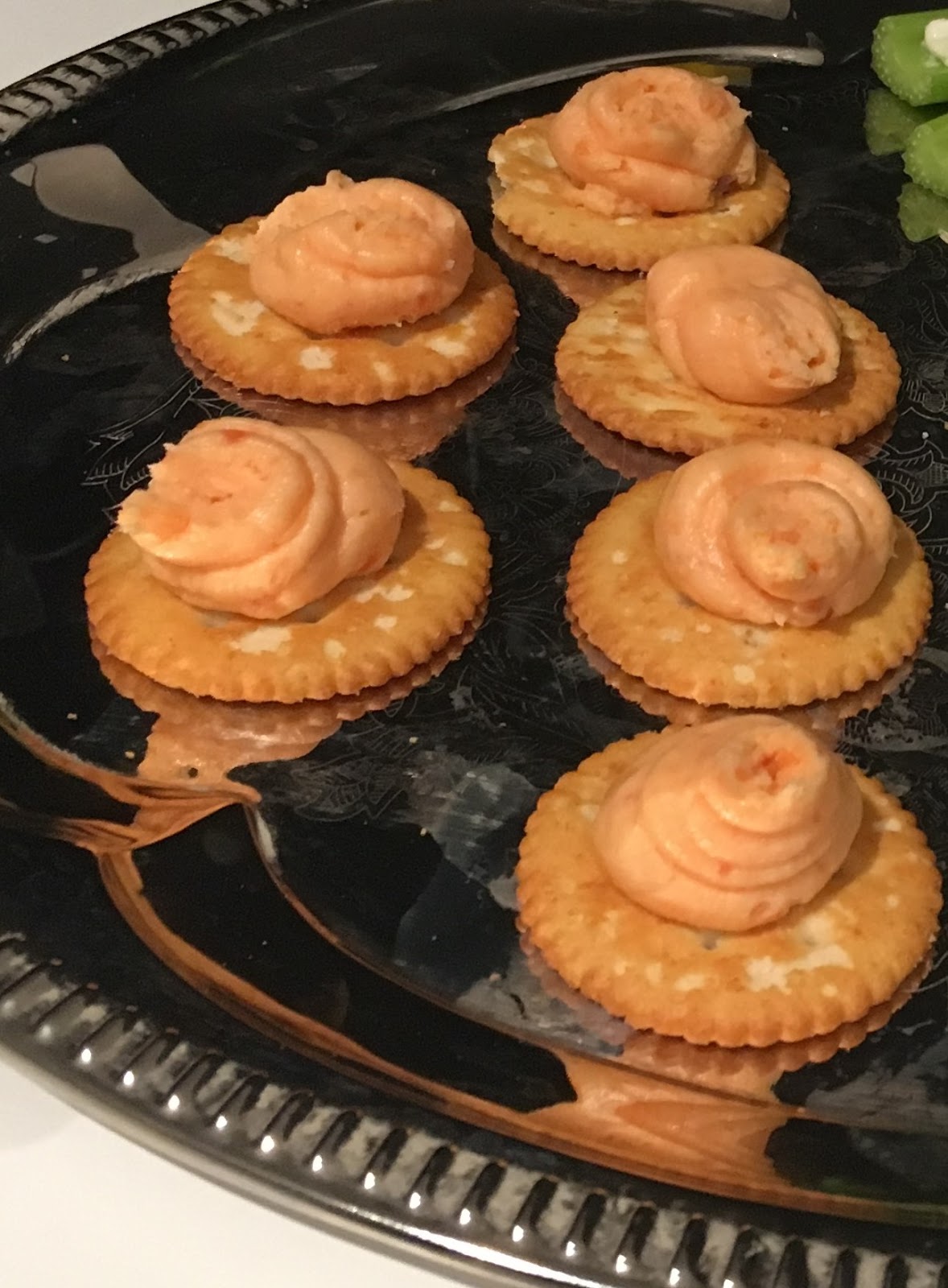 Mat i bestemors hage: Kanapèer