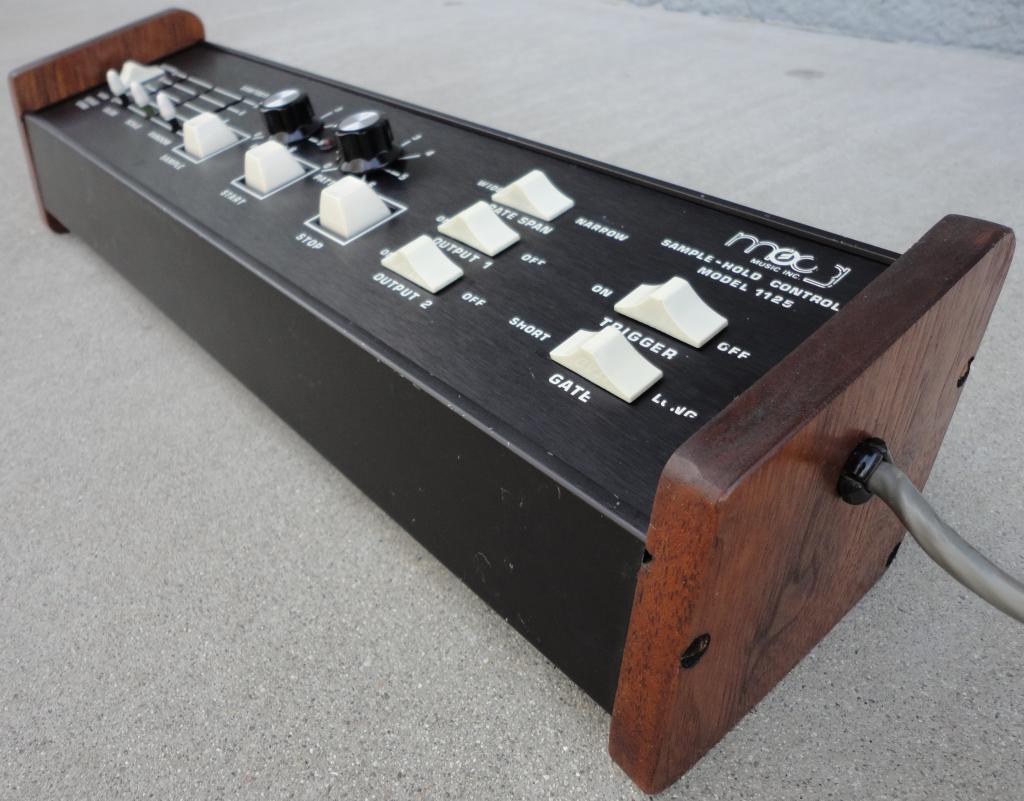 MATRIXSYNTH: Moog 1125 Sample & Hold Controller