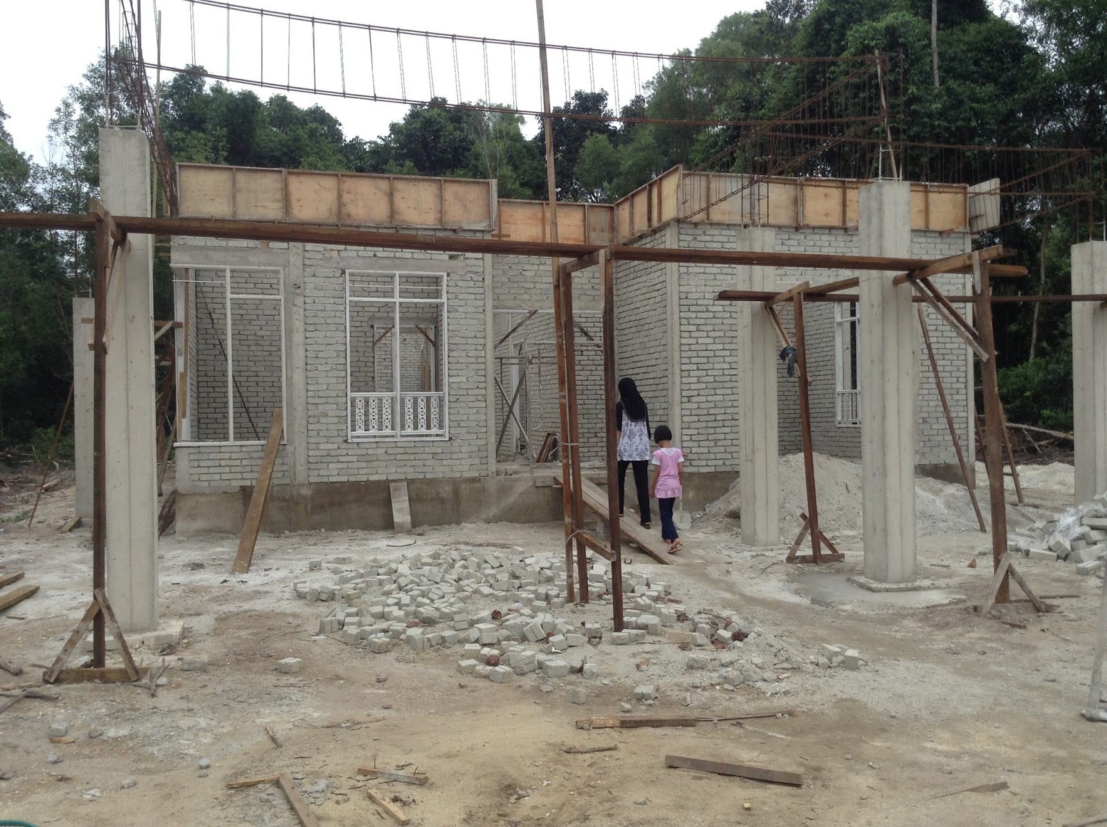 Kerja-Kerja Membina Beam Atas (Roof Beam) ~ Membina Rumah Impian