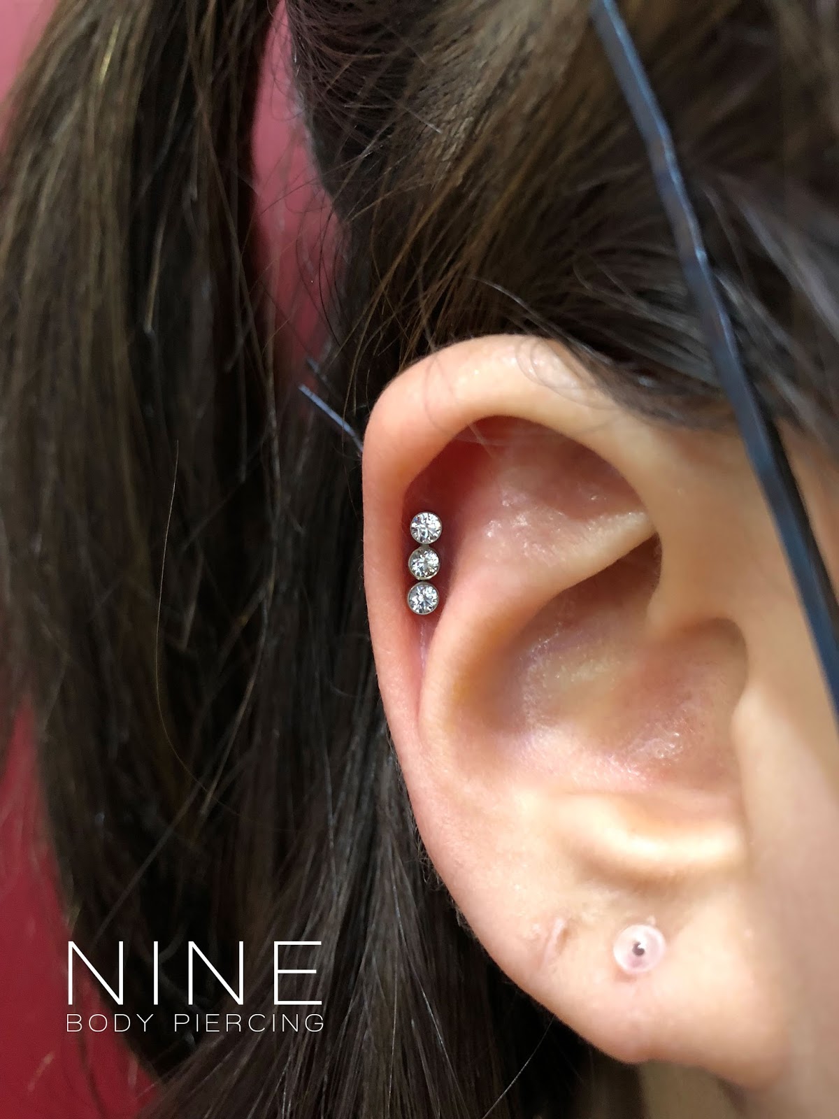 NINE BODY PIERCING BLOG: Helix with Anatometal Bezel Cluster!!! ベゼルクラスター