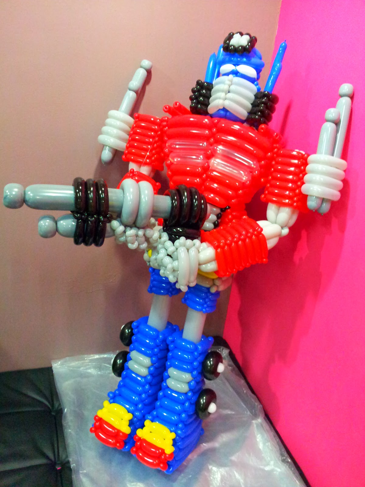 Balloon decorations for weddings, birthday parties, balloon sculptures ...