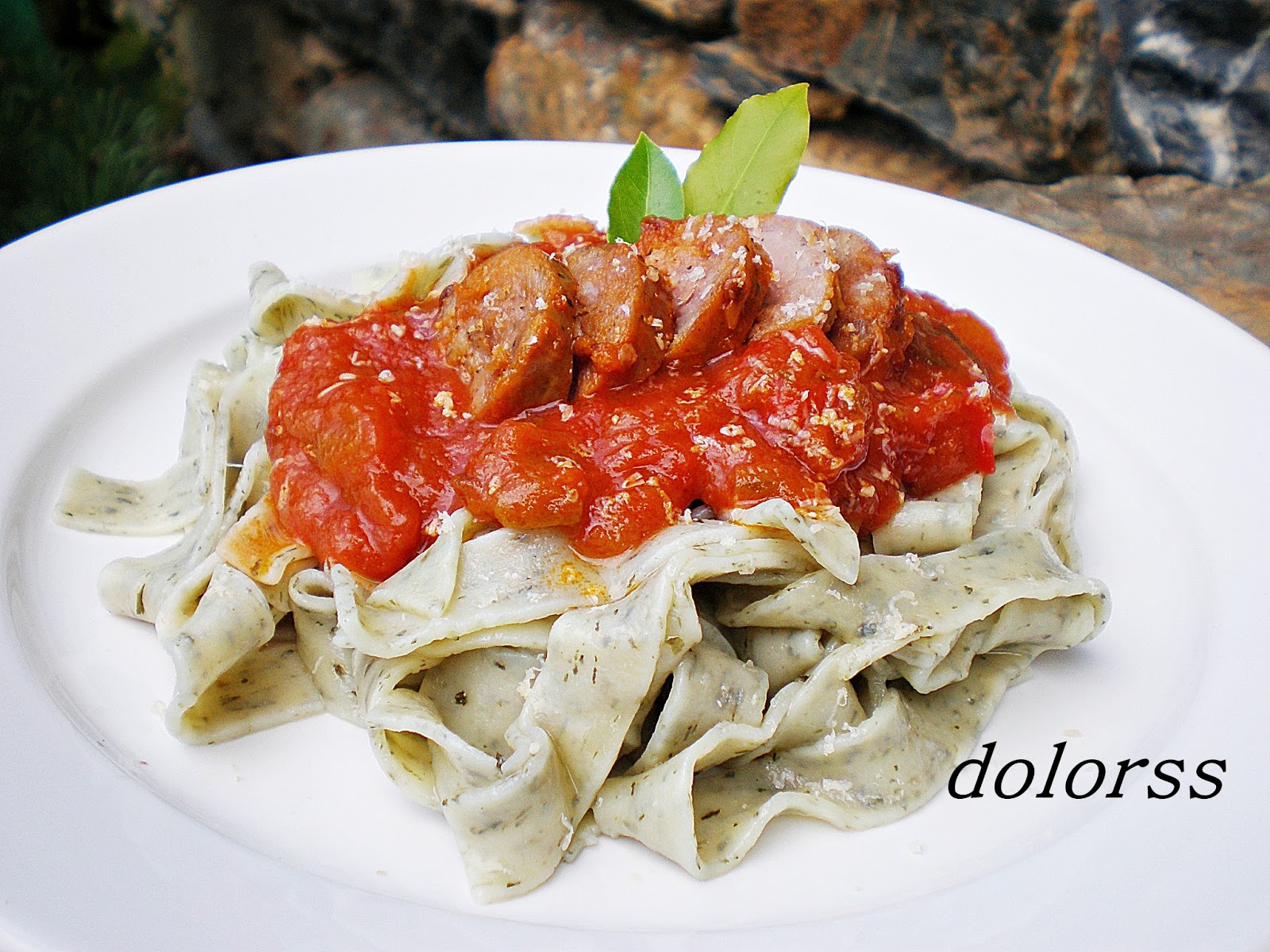 Blog de cuina de la dolorss: Pasta con salsa de tomate y longaniza