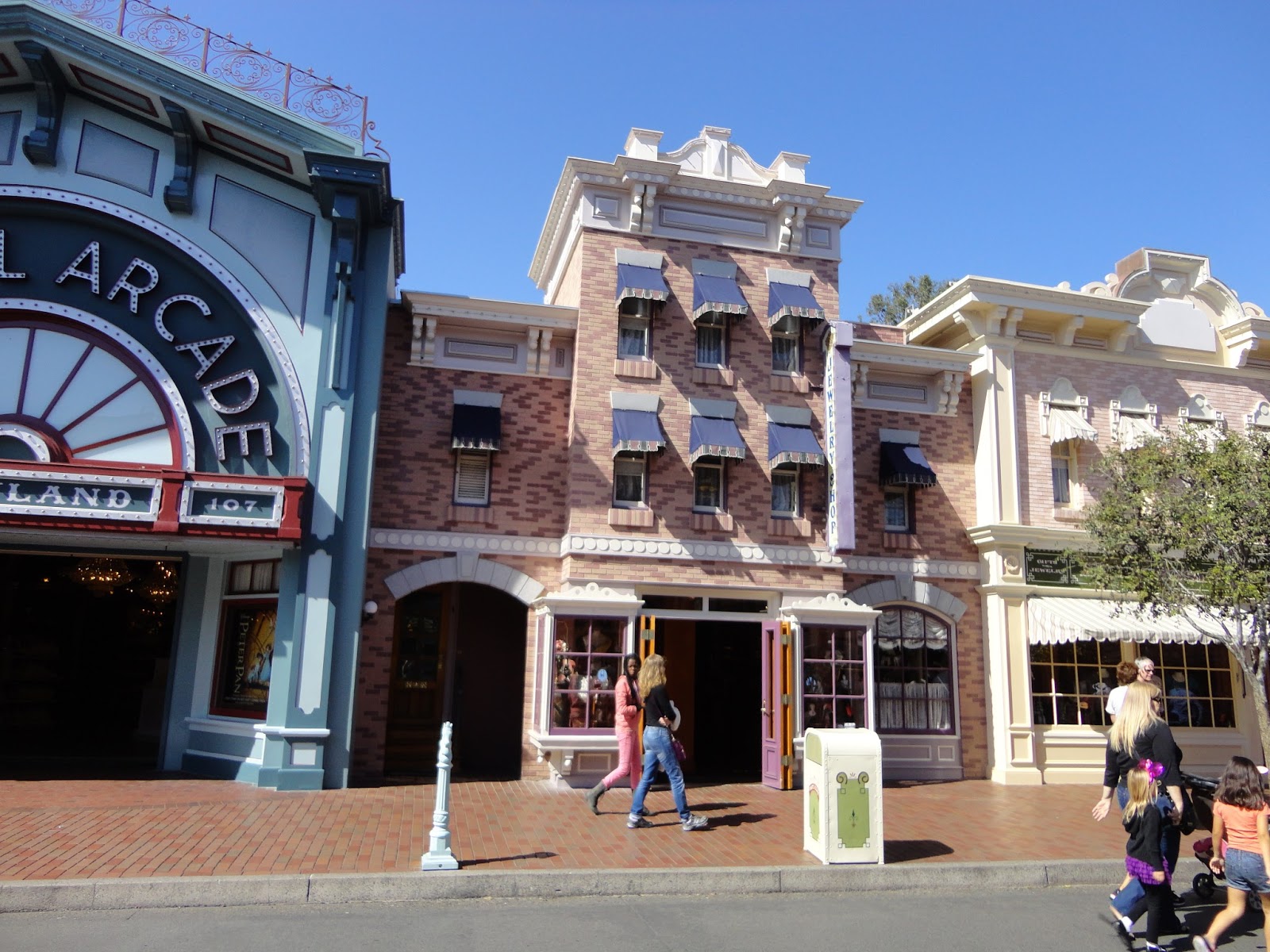 Disneyland: Main Street Crystal Arcade