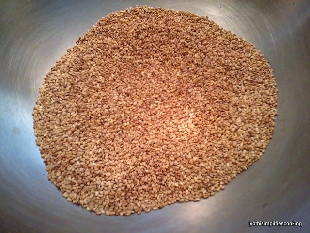 CHIGALI UNDE/YELLU UNDAI/CHIMILI UNTA/TIL GUD LADDU