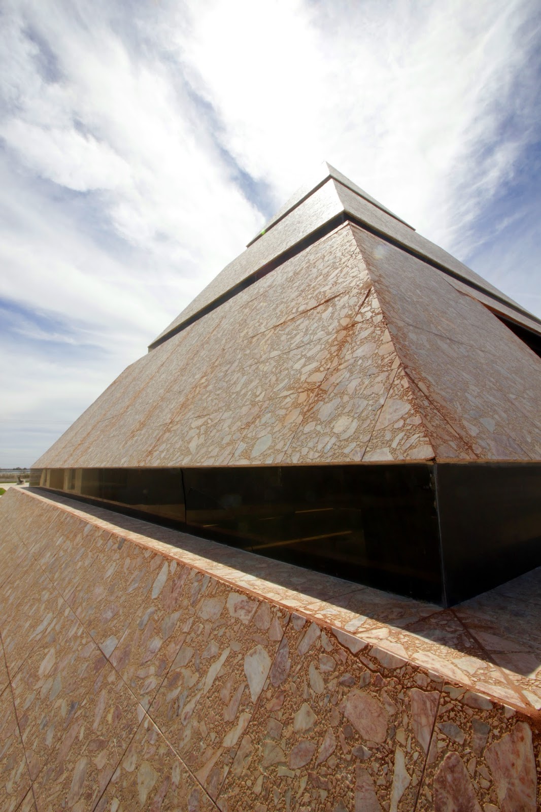 LnJ Photo Nomads !: The Pyramid At The Center Of The World (And The ...