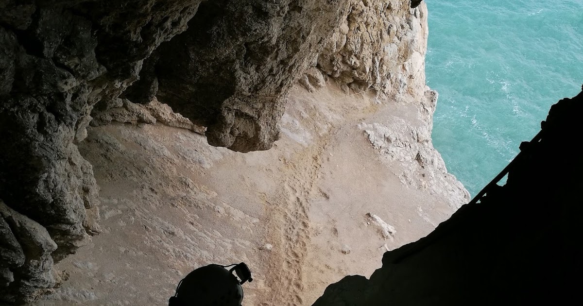 Donde estás Nirvana: Avenc del Penya-Segat de la Falconera, Sitges.
