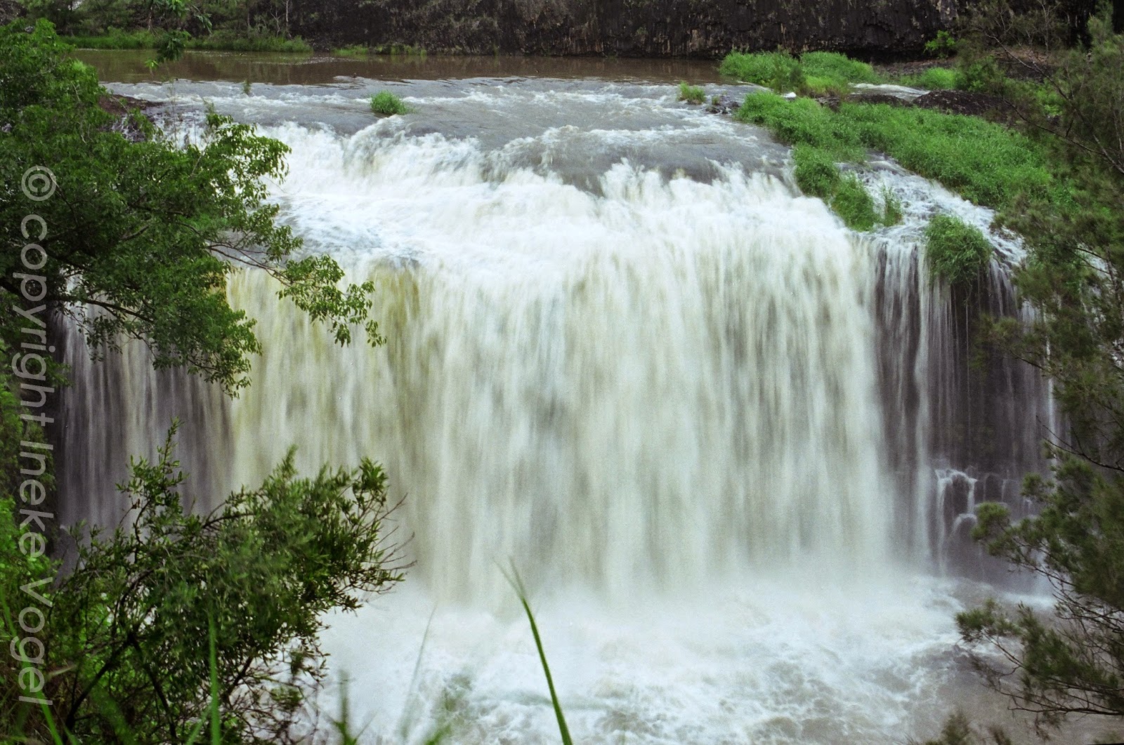 Australian waterfalls: Millstream Falls - Queensland