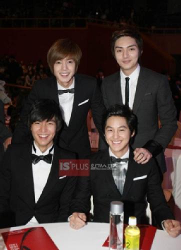 Su mundo,Tu mundo y el Nuestro: los F4