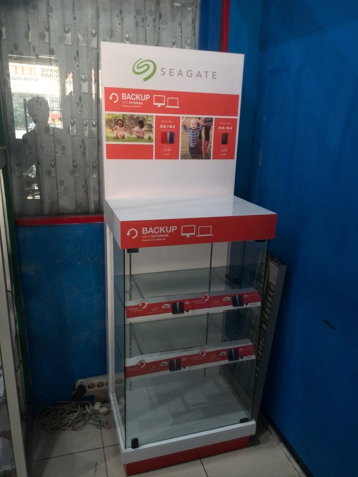 Jasa Pembuatan Lemari Display /Booth /Papan Nama /Rak /Shop Signage ...