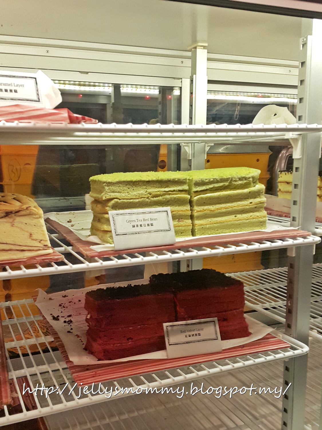 A little bit of Everything: Cake Time (Cake) Review