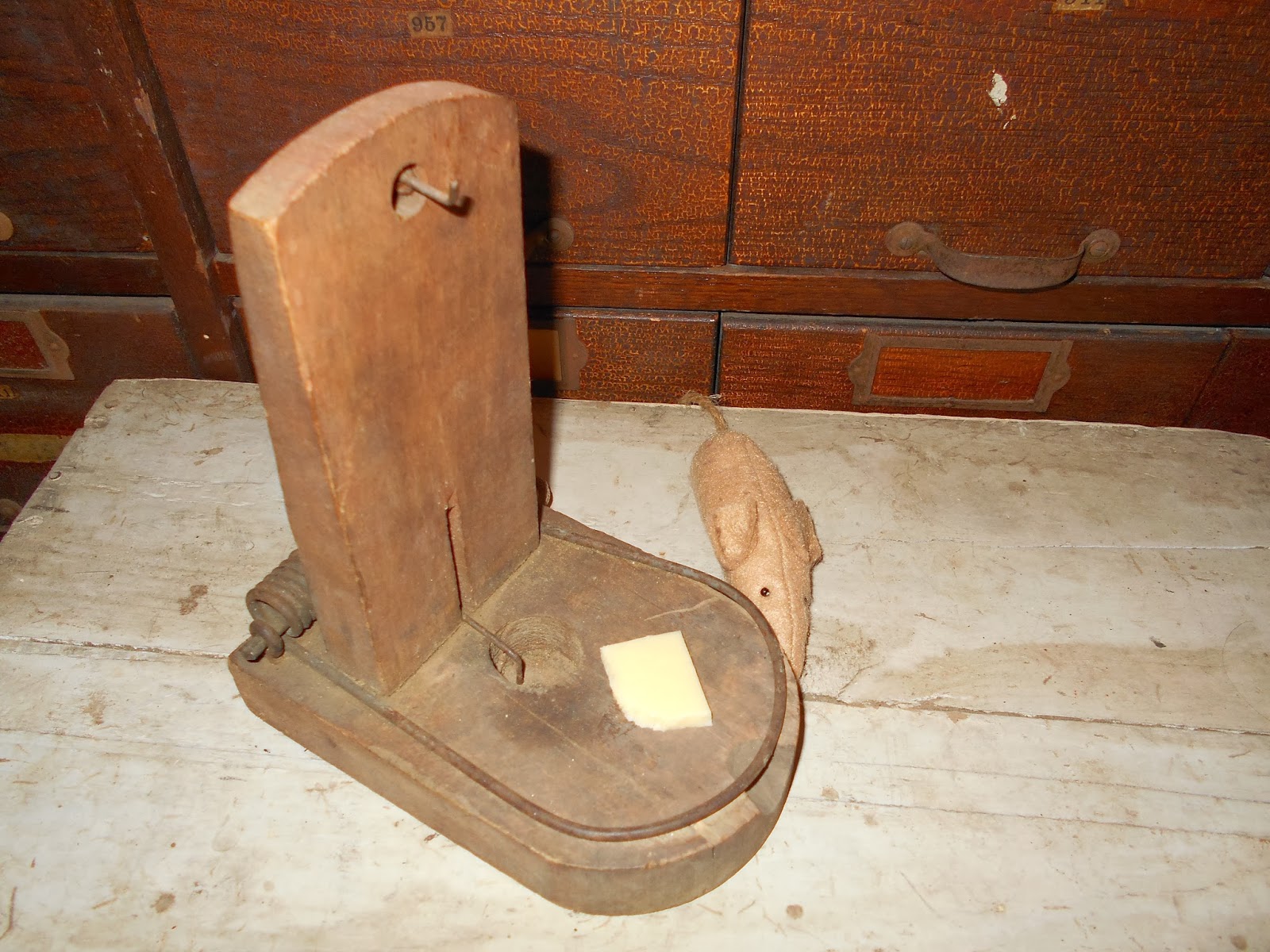 Log Cabin Antiques & Gifts: Primitive wooden mouse trap