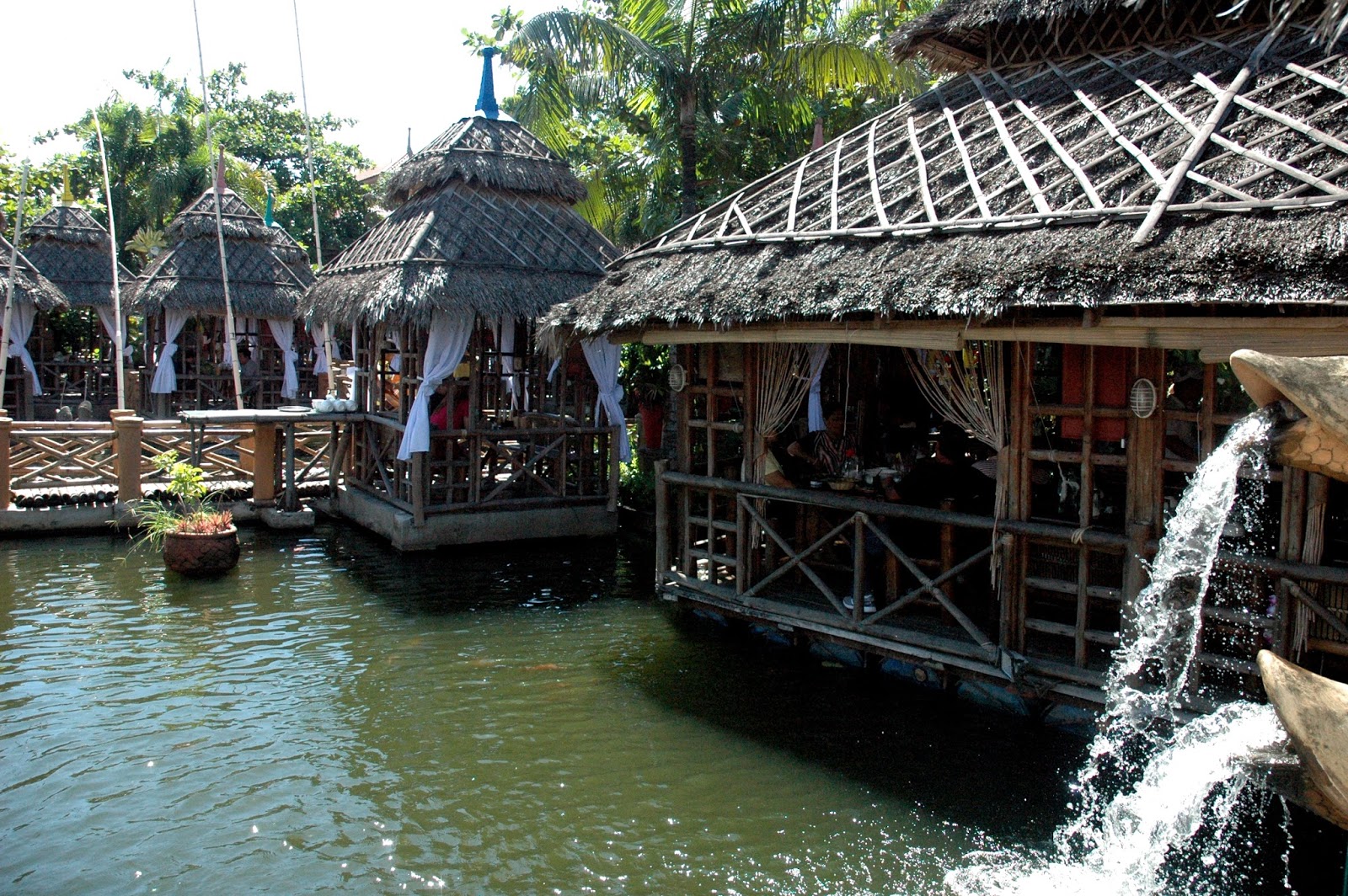 DUDE FOR FOOD: Food Trips: A Boodle Fight at Isdaan Floating Restaurant ...