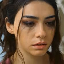 The Protector Zeynep Kimdir? - Hazar Ergüçlü - TeleVizyonu