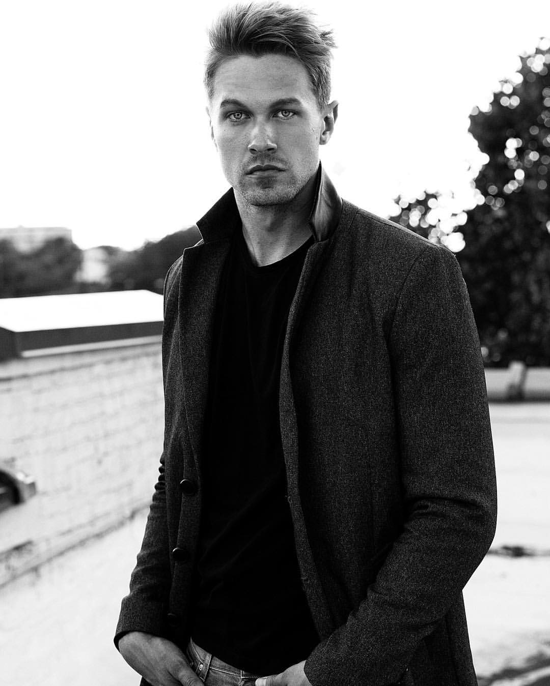 MANNEQUIN : Bill Barrett photographié par Diabe Sale. - AVANT GARDE