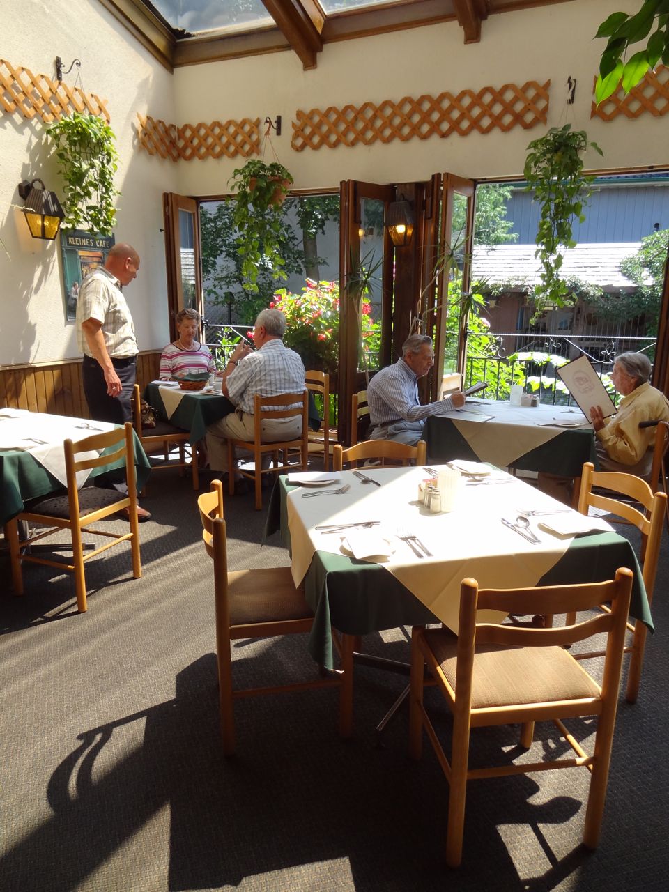 Scrumpdillyicious: The Old Country Inn Restaurant in Historic Unionville