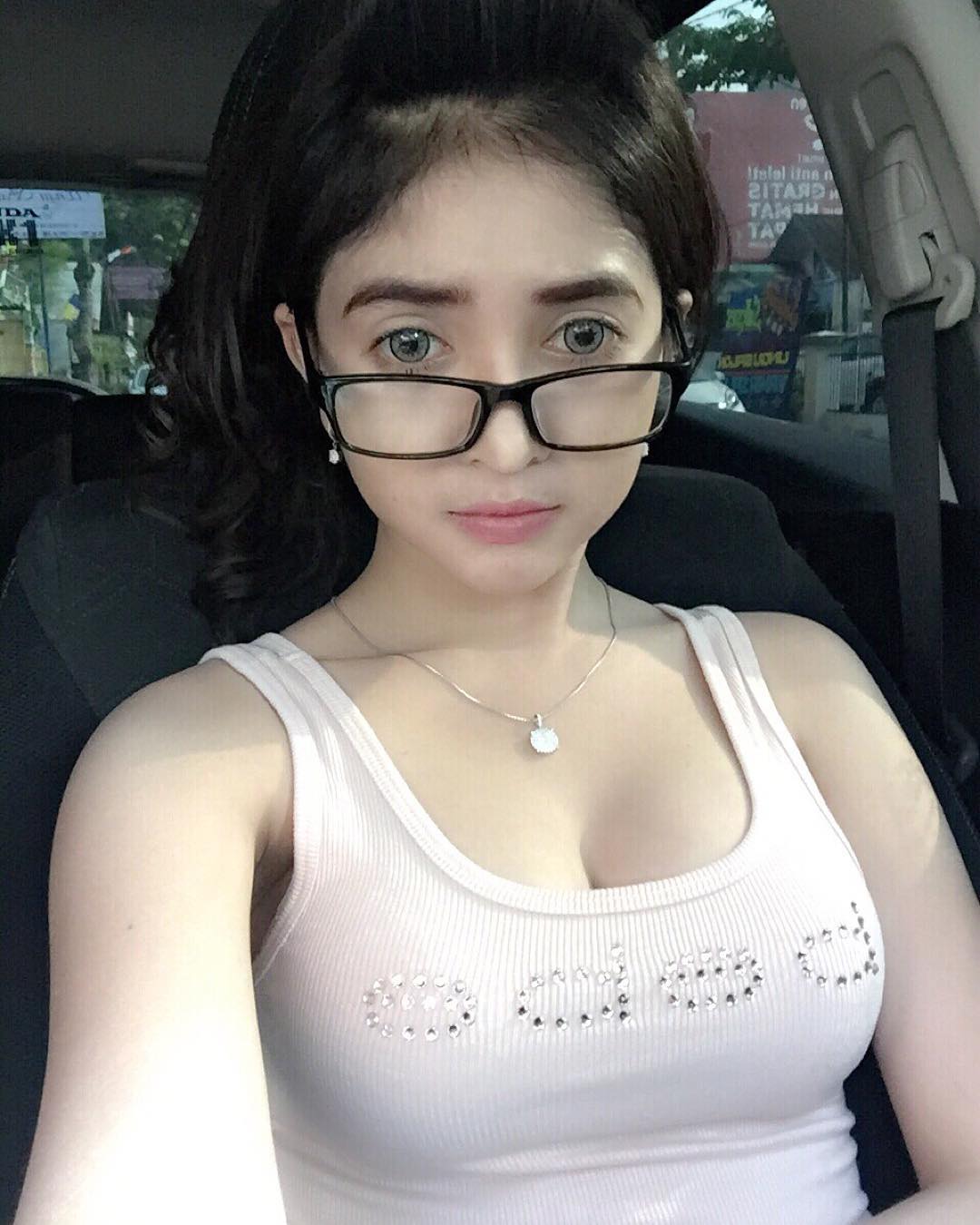 Profil dan Biodata Aldira Chena | Daftar Biodata Artis Indonesia Populer