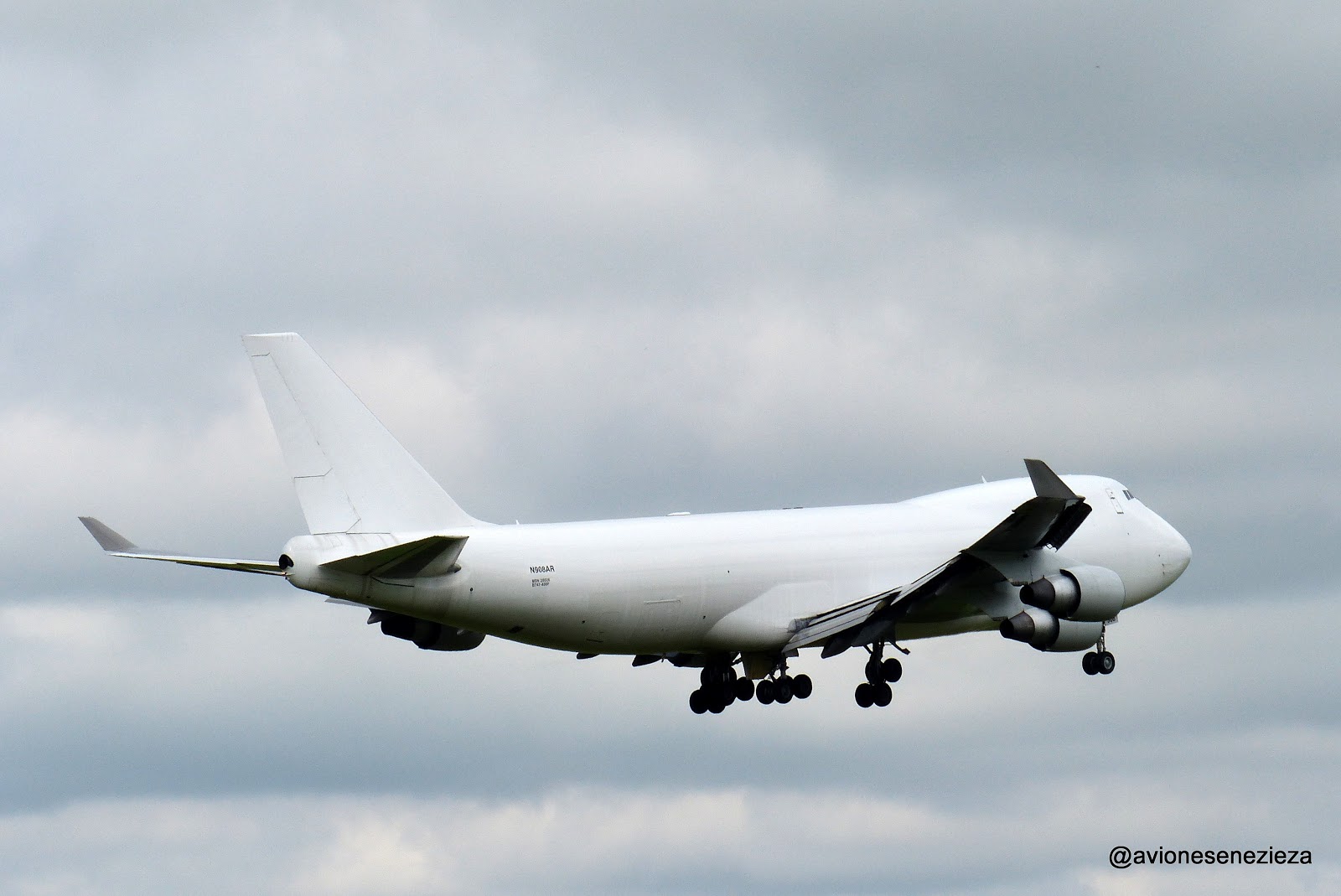 El Boeing 747: SKY LEASE CARGO, N908AR