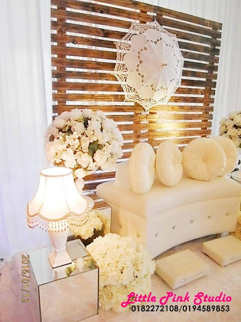 DIY Wedding Rental: Pelamin Sanding Pallet Lace