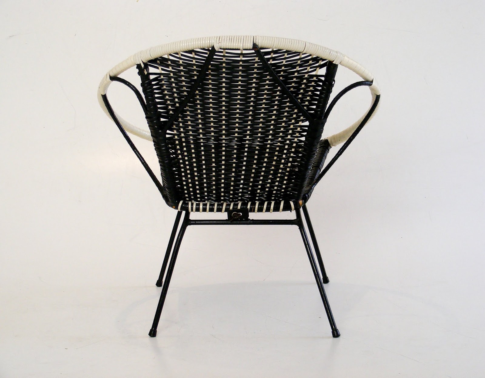 VAMP FURNITURE: A vintage plastic woven chair at Vamp_27 June 2018