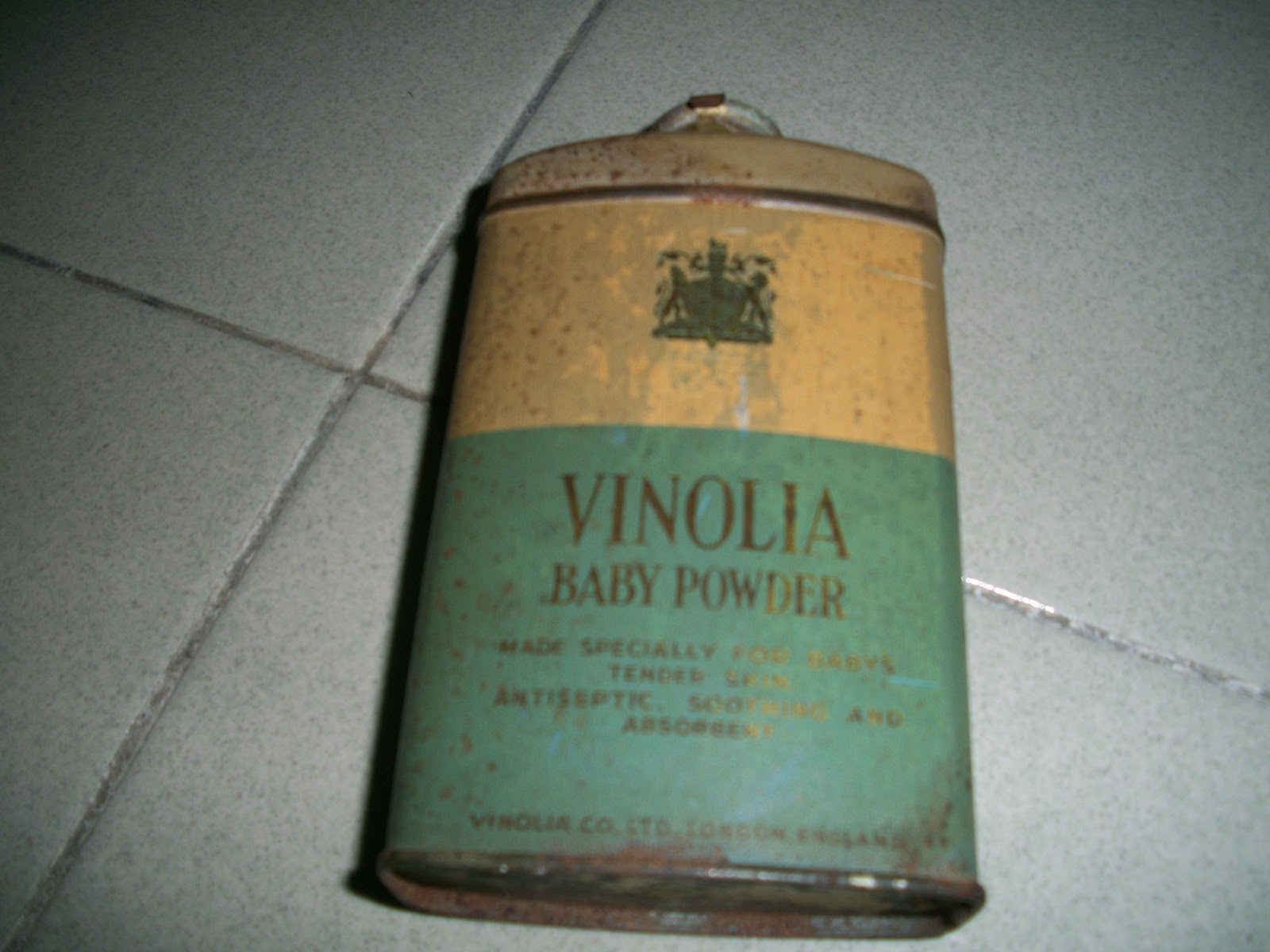 collectible items: NOS VINOLIA baby powder