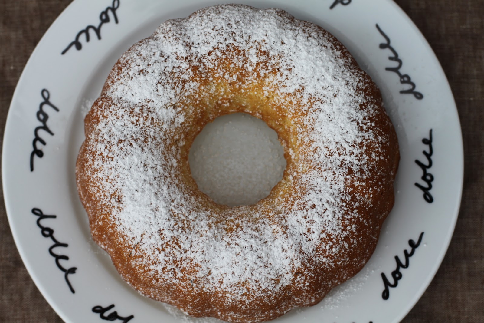 Buona Domenica: Ciambella (doughnut cake)