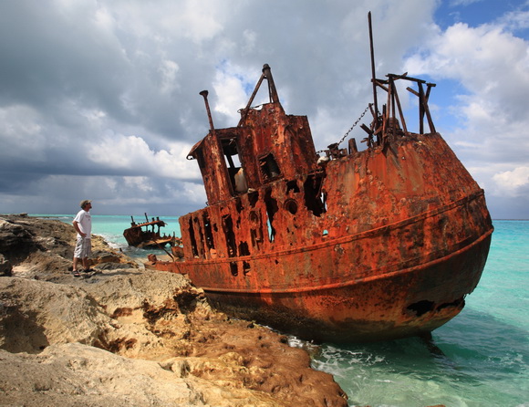 THE WORLD GEOGRAPHY: 15 Picturesque Shipwrecks Worldwide