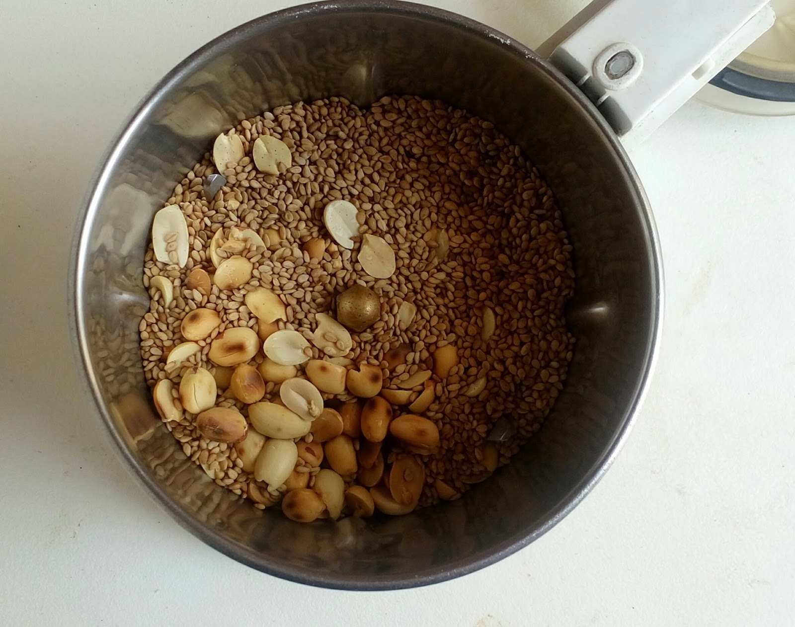 The Passionate Sisters: Teeka Chutney/ Dry Red Chutney for Vada Pav