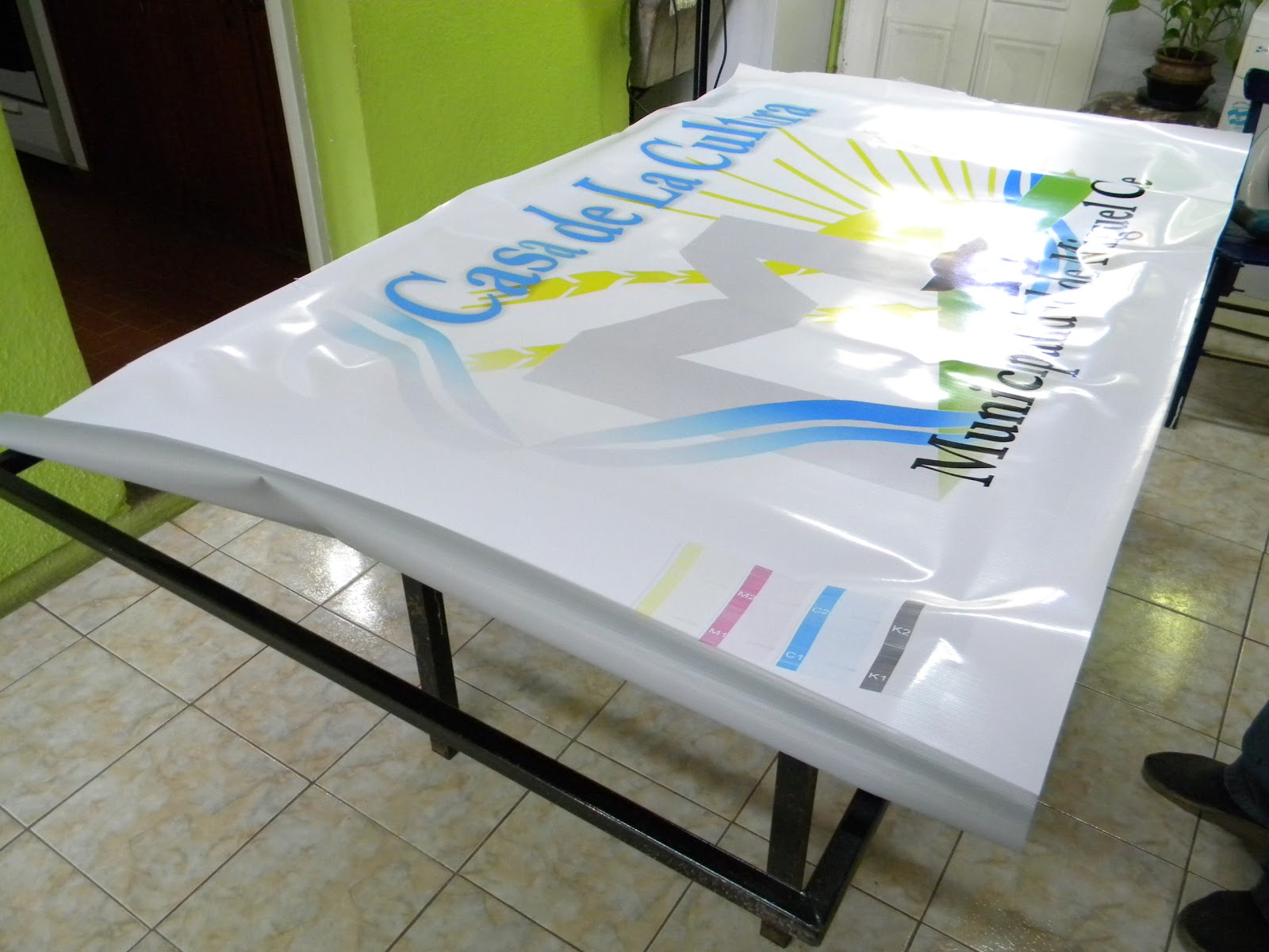 IDEAS CARTELES: proceso de tensado de lona front