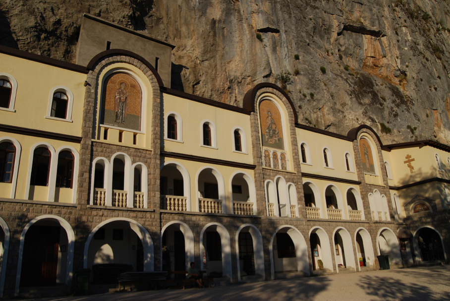 ellergy: INCREDIBLE MONASTERIES CARVED IN STONE