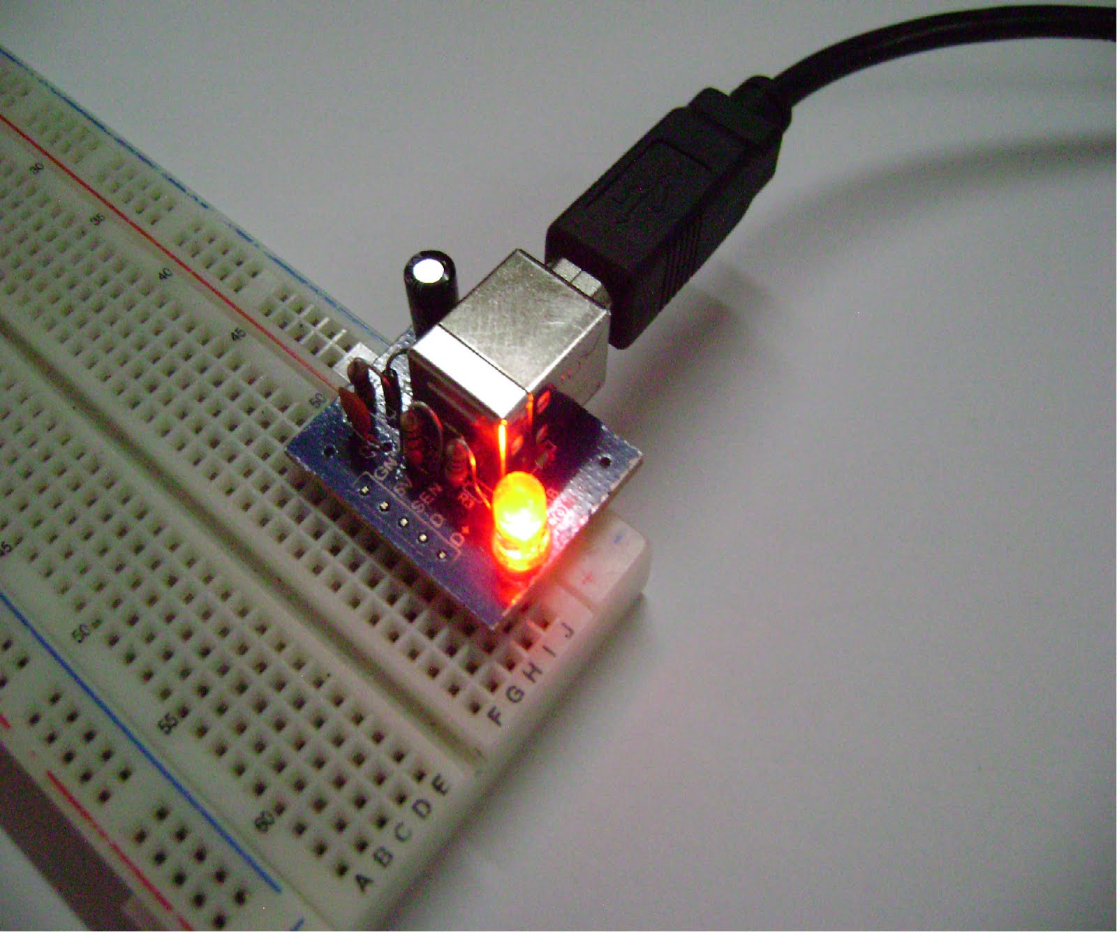 Grupo estudiantil INVENTRONICA: Tarjeta USB a PROTO para PIC, AVR, etc ...