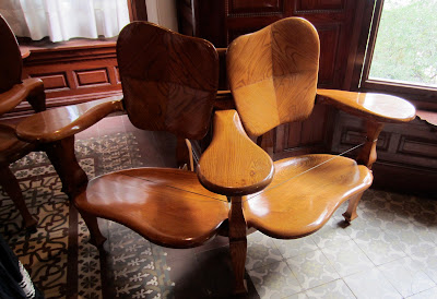 wacky tacky: Say Howdy to Gaudi!