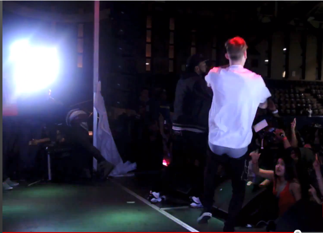 Male Celebrity Saggers (welcome to my eyes): MGK IS SAGGER OF THE DAY