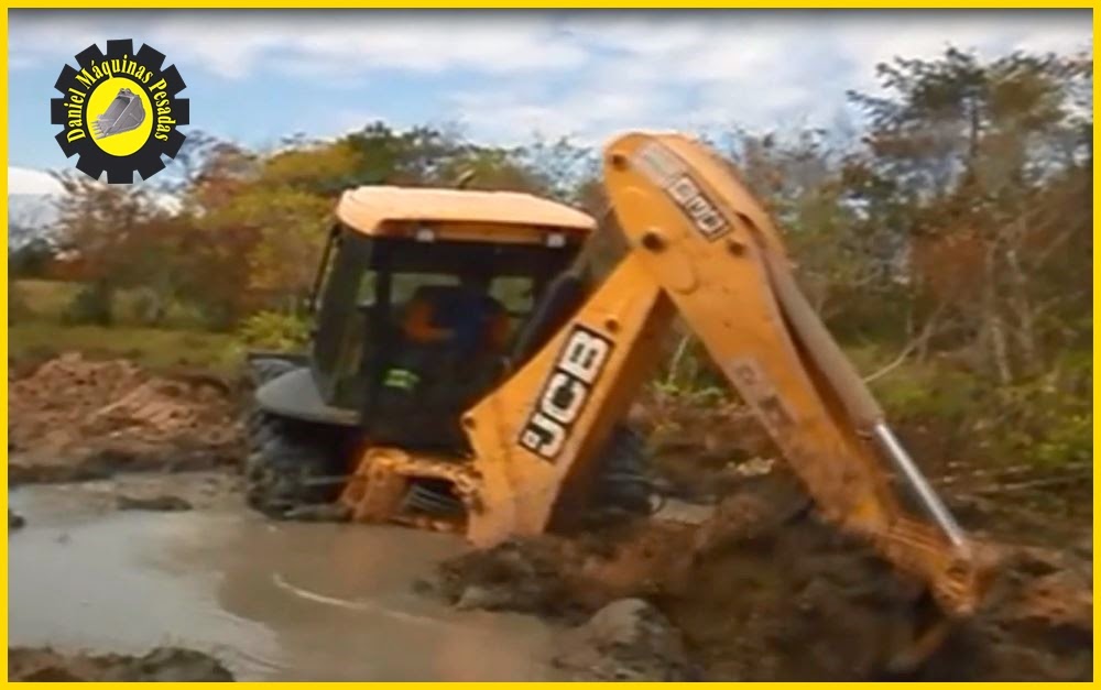 Retroescavadeira JCB 3C PLUS trabalhando no brejo - Backhoe JCB 3C PLUS working in the swamp!