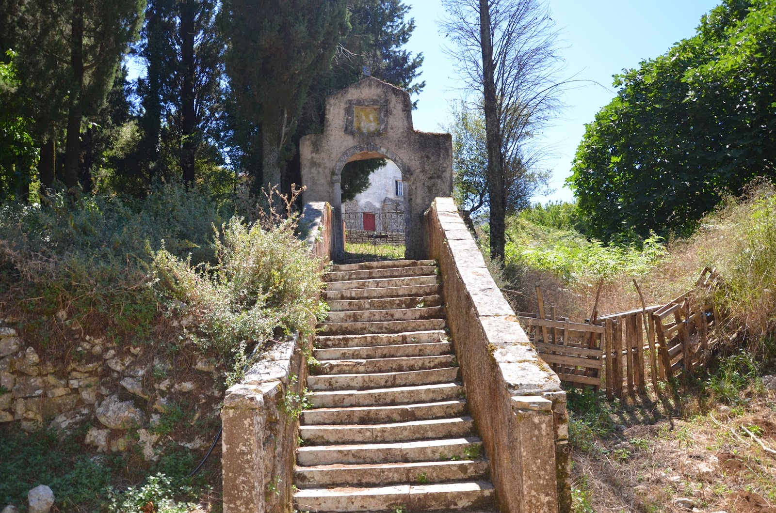 Calatorii si plimbari: Satul Palia Perithia (Satul Fantoma)