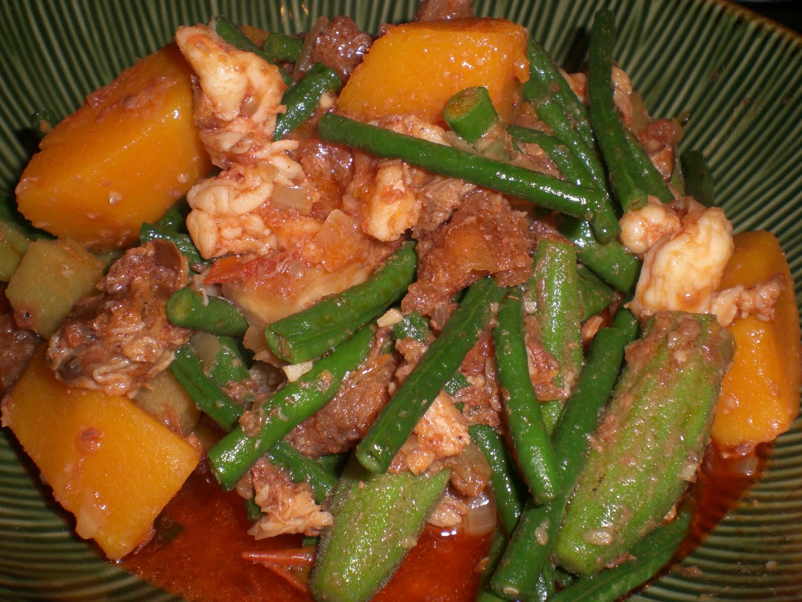 reginanewportfoodblog: Pinakbet Tagalog with Lechon Kawale