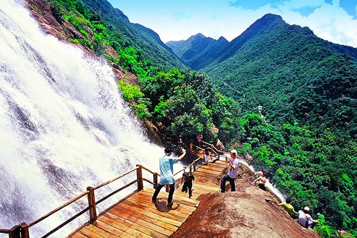 Guangdong Travel Guide: Grand Waterfall in Baishui Village